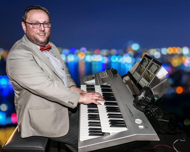 Artiste – Michael Carter – Brentwood's Live Keyboard music Club